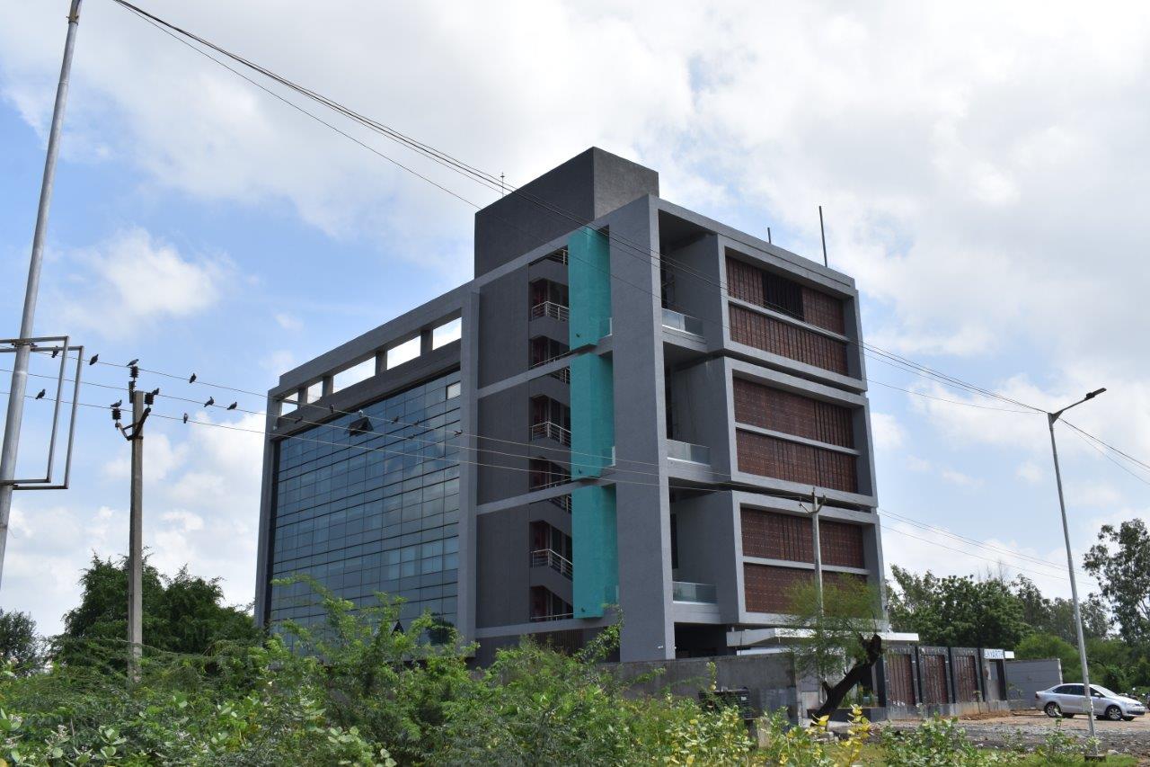 Redix House – Operable Sun Protection Louvers - Chemeyinfrasys